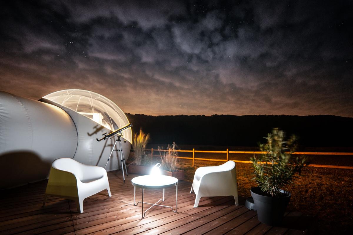 Dormir dans une bulle à la Belle étoile - Logement insolite à Clécy ...